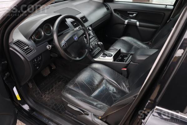 Black Volvo XC90 2007 in Valmiera, with an engine capacity of 2.40 L and mileage of 369 thousand km for 5500 €, photo 10 on AUTOMOTO.COM.LV