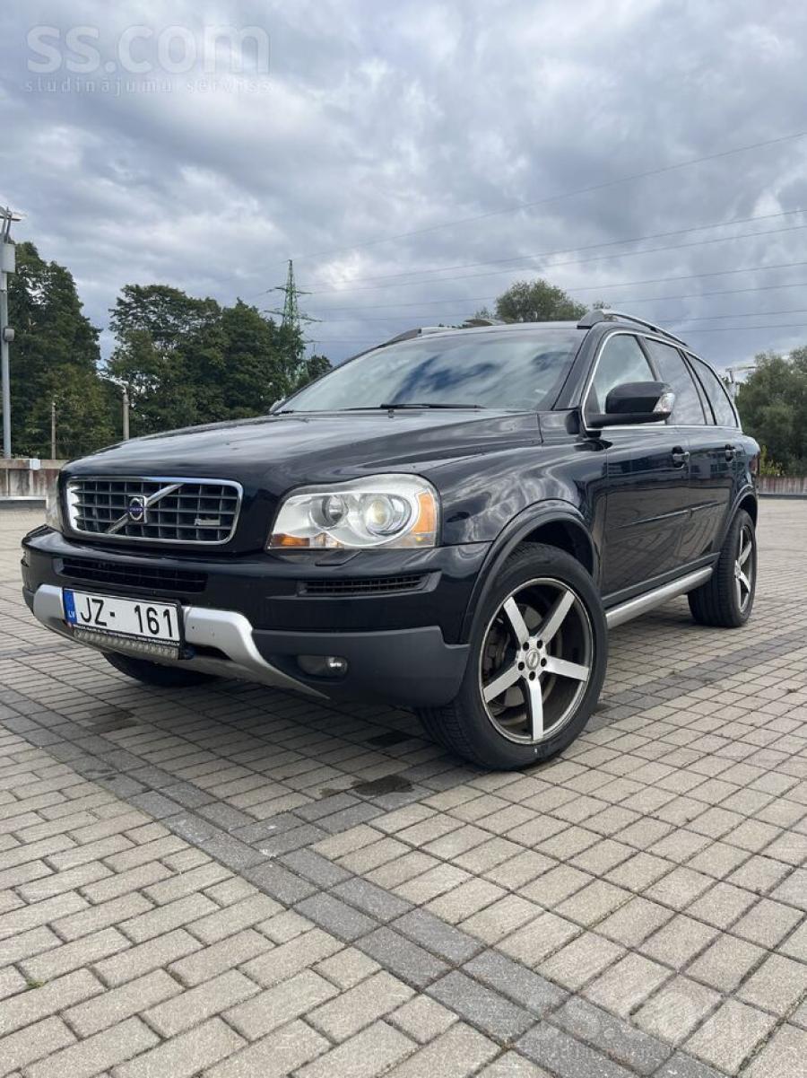 Black Volvo XC90 2007 in Riga, with an engine capacity of 2.40 L and mileage of 316 thousand km for 5500 €, photo 4 on AUTOMOTO.COM.LV