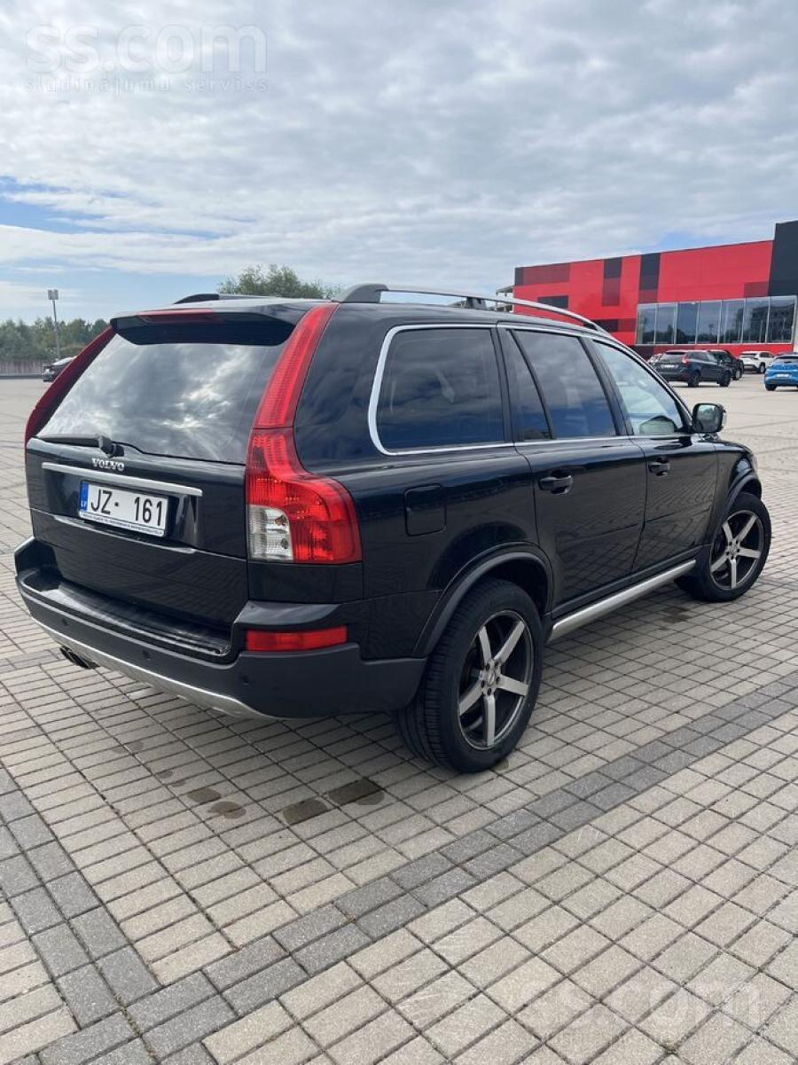 Black Volvo XC90 2007 in Riga, with an engine capacity of 2.40 L and mileage of 316 thousand km for 5500 €, photo 6 on AUTOMOTO.COM.LV