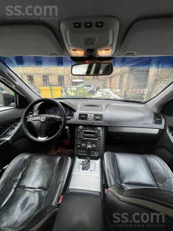Black Volvo XC90 2007 in Riga, with an engine capacity of 2.40 L and mileage of 316 thousand km for 5500 €, photo 8 on AUTOMOTO.COM.LV