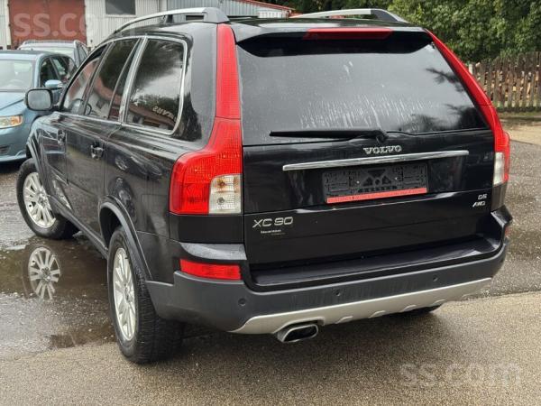 Black Volvo XC90 2007 in Riga, with an engine capacity of 2.40 L and mileage of 235 thousand km for 6750 €, photo 3 on AUTOMOTO.COM.LV