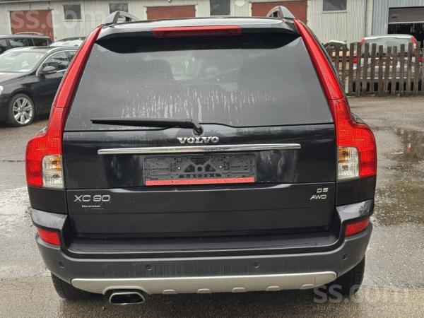 Black Volvo XC90 2007 in Riga, with an engine capacity of 2.40 L and mileage of 235 thousand km for 6750 €, photo 5 on AUTOMOTO.COM.LV
