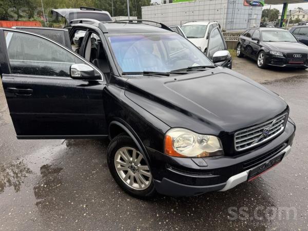 Black Volvo XC90 2007 in Riga, with an engine capacity of 2.40 L and mileage of 235 thousand km for 6750 €, photo 8 on AUTOMOTO.COM.LV