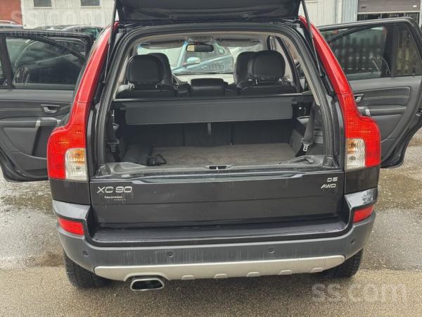 Black Volvo XC90 2007 in Riga, with an engine capacity of 2.40 L and mileage of 235 thousand km for 6750 €, photo 10 on AUTOMOTO.COM.LV
