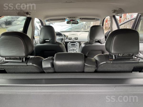 Black Volvo XC90 2007 in Riga, with an engine capacity of 2.40 L and mileage of 235 thousand km for 6750 €, photo 11 on AUTOMOTO.COM.LV