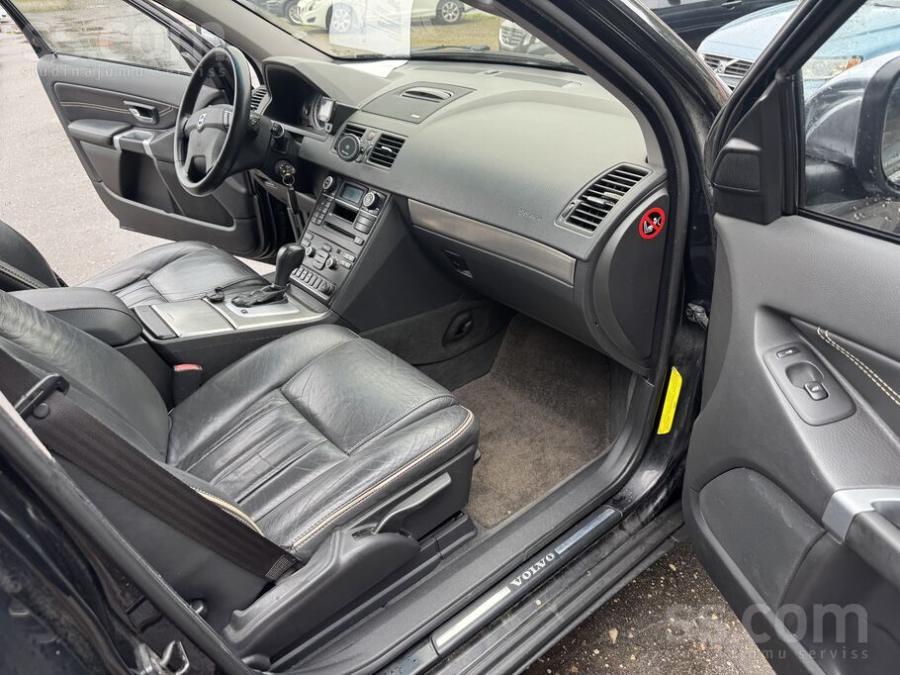 Melns Volvo XC90 2007 Rīga, ar dzinēja tilpumu 2.40 L un nobraukumu 235 tūkst. km par 6750 €, foto 12 vietnē AUTOMOTO.COM.LV