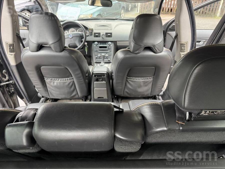 Melns Volvo XC90 2007 Rīga, ar dzinēja tilpumu 2.40 L un nobraukumu 235 tūkst. km par 6750 €, foto 13 vietnē AUTOMOTO.COM.LV
