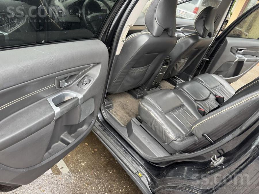 Melns Volvo XC90 2007 Rīga, ar dzinēja tilpumu 2.40 L un nobraukumu 235 tūkst. km par 6750 €, foto 15 vietnē AUTOMOTO.COM.LV