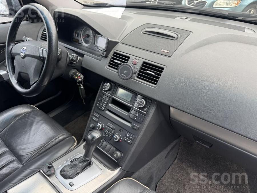 Melns Volvo XC90 2007 Rīga, ar dzinēja tilpumu 2.40 L un nobraukumu 235 tūkst. km par 6750 €, foto 20 vietnē AUTOMOTO.COM.LV