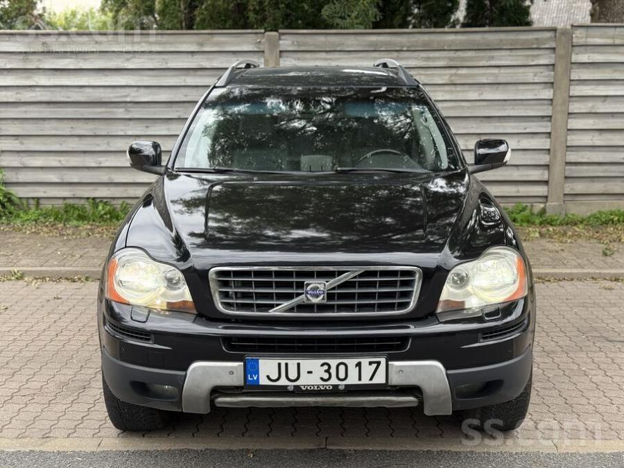 Black Volvo XC90 2007 in Jelgava, with an engine capacity of 2.40 L and mileage of 405 thousand km for 3800 €, photo 3 on AUTOMOTO.COM.LV