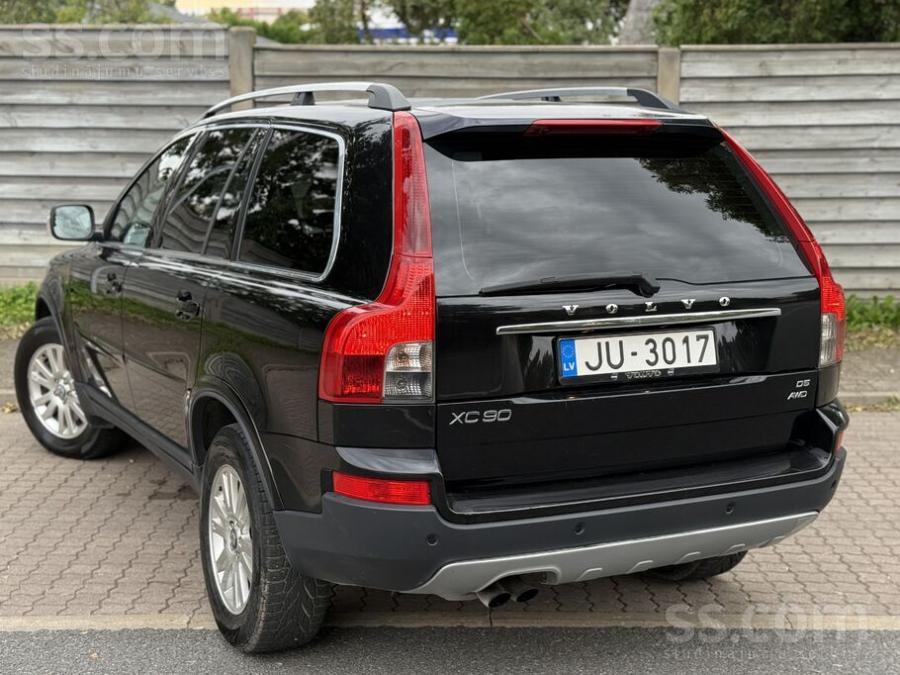 Black Volvo XC90 2007 in Jelgava, with an engine capacity of 2.40 L and mileage of 405 thousand km for 3800 €, photo 6 on AUTOMOTO.COM.LV