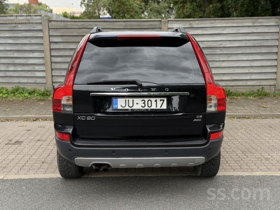Black Volvo XC90 2007 in Jelgava, with an engine capacity of 2.40 L and mileage of 405 thousand km for 3800 €, photo 7 on AUTOMOTO.COM.LV