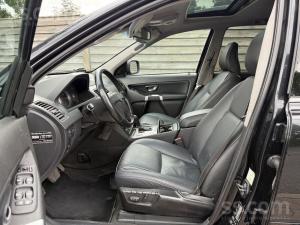 Black Volvo XC90 2007 in Jelgava, with an engine capacity of 2.40 L and mileage of 405 thousand km for 3800 €, photo 13 on AUTOMOTO.COM.LV