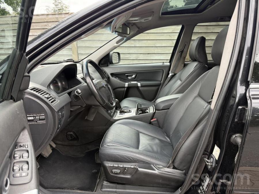 Black Volvo XC90 2007 in Jelgava, with an engine capacity of 2.40 L and mileage of 405 thousand km for 3800 €, photo 13 on AUTOMOTO.COM.LV