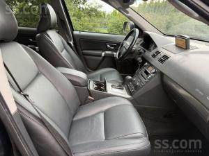 Black Volvo XC90 2007 in Jelgava, with an engine capacity of 2.40 L and mileage of 405 thousand km for 3800 €, photo 19 on AUTOMOTO.COM.LV