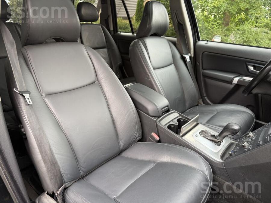 Black Volvo XC90 2007 in Jelgava, with an engine capacity of 2.40 L and mileage of 405 thousand km for 3800 €, photo 20 on AUTOMOTO.COM.LV