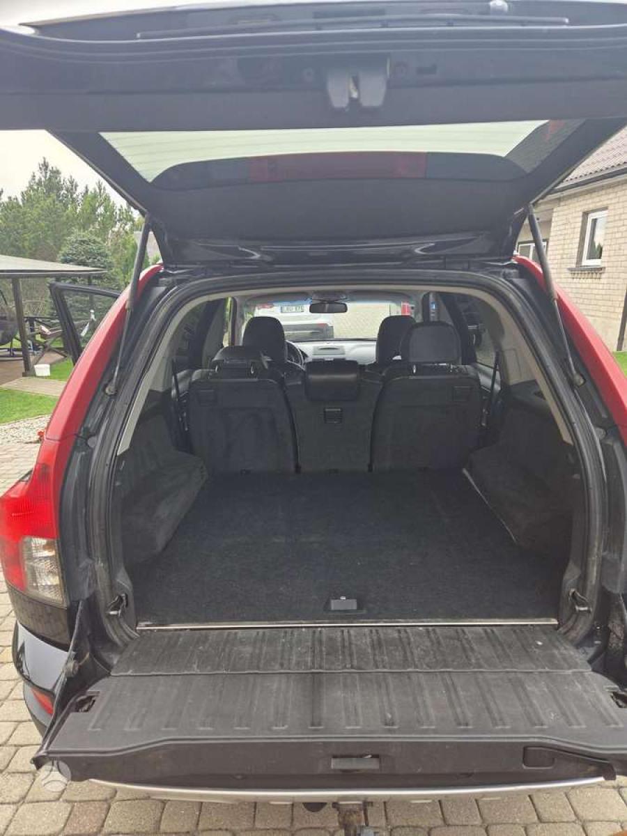 Black Volvo XC90 2007 in Plunge, with an engine capacity of 2.40 L and mileage of 414 thousand km for 6000 €, photo 6 on AUTOMOTO.COM.LV