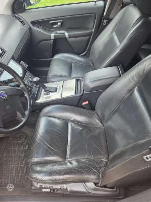 Black Volvo XC90 2007 in Plunge, with an engine capacity of 2.40 L and mileage of 414 thousand km for 6000 €, photo 8 on AUTOMOTO.COM.LV