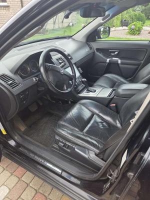 Black Volvo XC90 2007 in Plunge, with an engine capacity of 2.40 L and mileage of 414 thousand km for 6000 €, photo 10 on AUTOMOTO.COM.LV