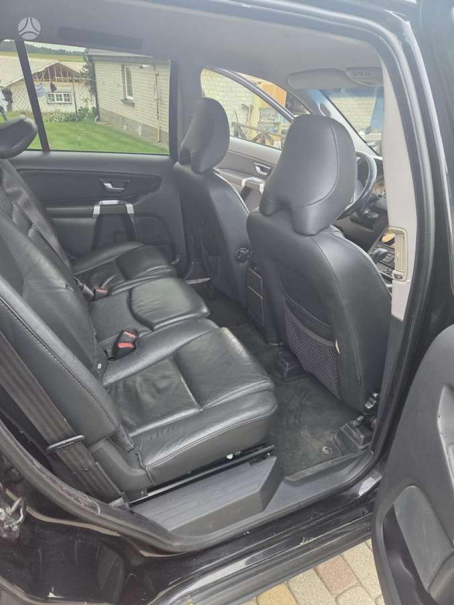 Black Volvo XC90 2007 in Plunge, with an engine capacity of 2.40 L and mileage of 414 thousand km for 6000 €, photo 11 on AUTOMOTO.COM.LV