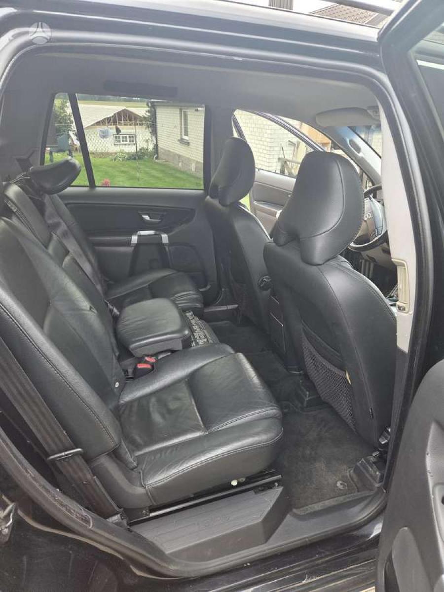 Black Volvo XC90 2007 in Plunge, with an engine capacity of 2.40 L and mileage of 414 thousand km for 6000 €, photo 12 on AUTOMOTO.COM.LV