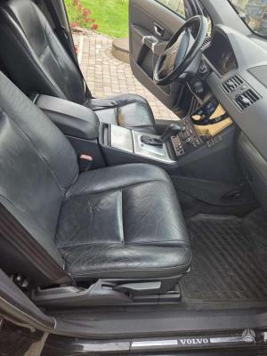 Black Volvo XC90 2007 in Plunge, with an engine capacity of 2.40 L and mileage of 414 thousand km for 6000 €, photo 13 on AUTOMOTO.COM.LV