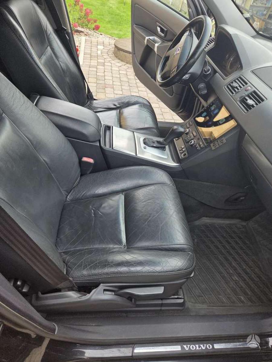 Black Volvo XC90 2007 in Plunge, with an engine capacity of 2.40 L and mileage of 414 thousand km for 6000 €, photo 13 on AUTOMOTO.COM.LV