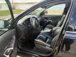 Black Volvo XC90 2007 in Ogre, with an engine capacity of 2.40 L and mileage of 328 thousand km for 6600 €, photo 7 on AUTOMOTO.COM.LV