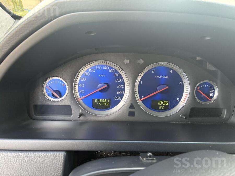 Black Volvo XC90 2007 in Ogre, with an engine capacity of 2.40 L and mileage of 328 thousand km for 6600 €, photo 8 on AUTOMOTO.COM.LV