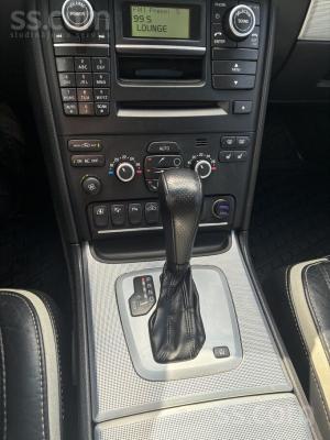 Black Volvo XC90 2007 in Ogre, with an engine capacity of 2.40 L and mileage of 328 thousand km for 6600 €, photo 10 on AUTOMOTO.COM.LV