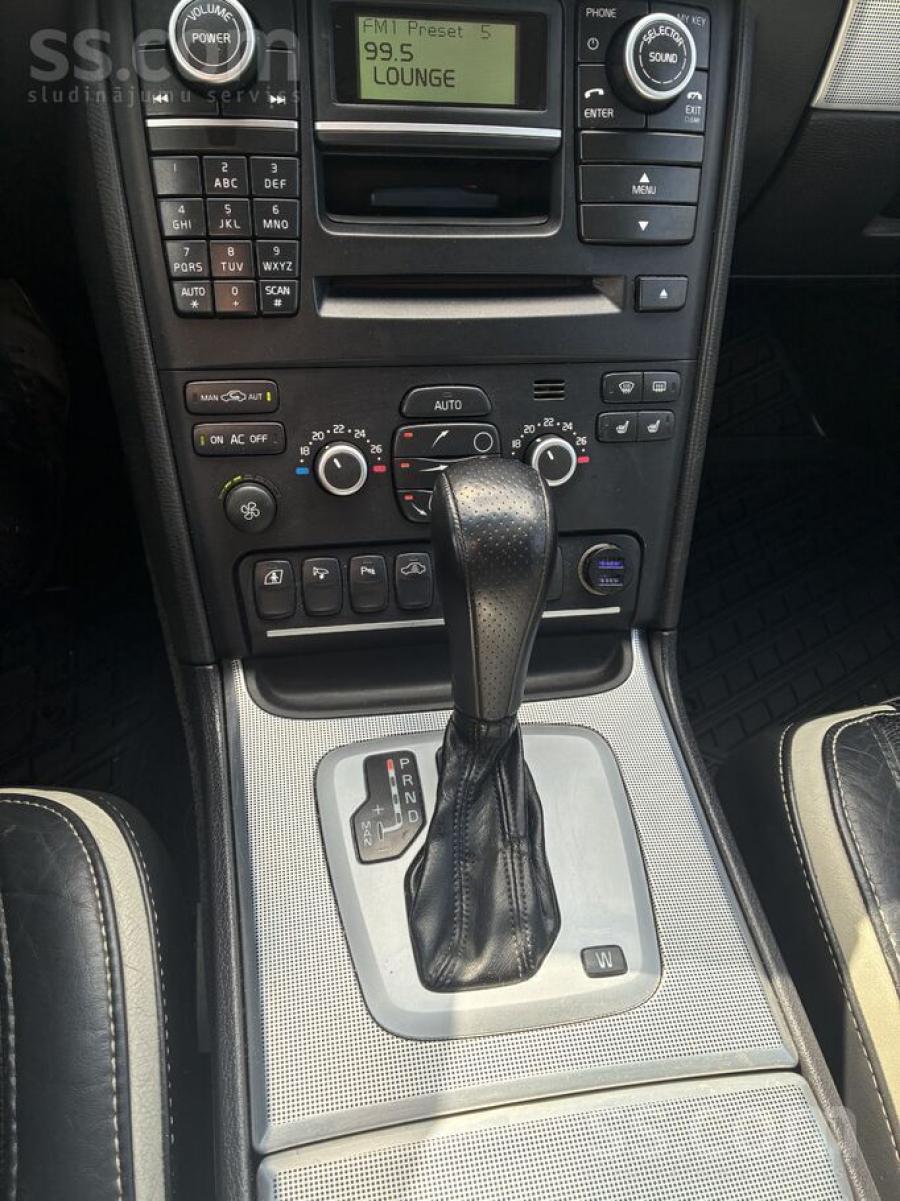 Black Volvo XC90 2007 in Ogre, with an engine capacity of 2.40 L and mileage of 328 thousand km for 6600 €, photo 10 on AUTOMOTO.COM.LV