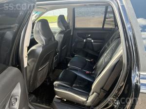 Black Volvo XC90 2007 in Ogre, with an engine capacity of 2.40 L and mileage of 328 thousand km for 6600 €, photo 12 on AUTOMOTO.COM.LV