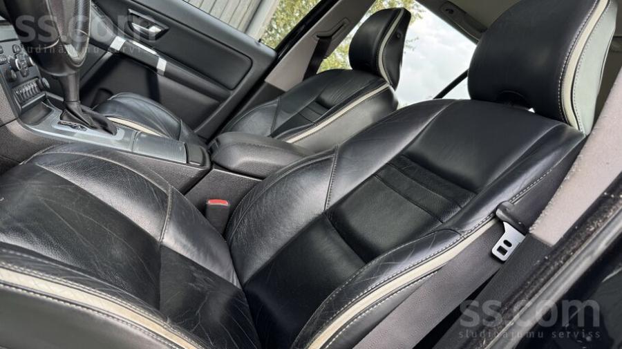 Black Volvo XC90 2007 in Riga, with an engine capacity of 2.40 L and mileage of 282 thousand km for 4990 €, photo 9 on AUTOMOTO.COM.LV