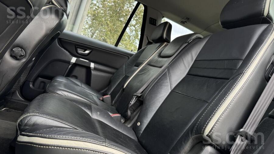 Black Volvo XC90 2007 in Riga, with an engine capacity of 2.40 L and mileage of 282 thousand km for 4990 €, photo 10 on AUTOMOTO.COM.LV