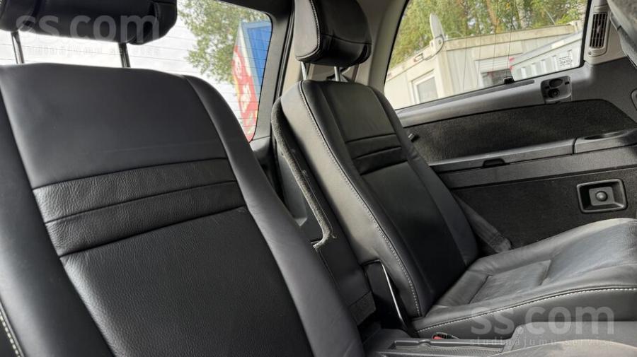 Black Volvo XC90 2007 in Riga, with an engine capacity of 2.40 L and mileage of 282 thousand km for 4990 €, photo 12 on AUTOMOTO.COM.LV
