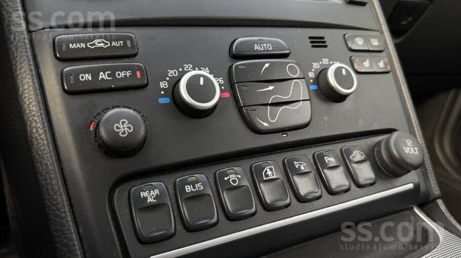 Black Volvo XC90 2007 in Riga, with an engine capacity of 2.40 L and mileage of 282 thousand km for 4990 €, photo 19 on AUTOMOTO.COM.LV