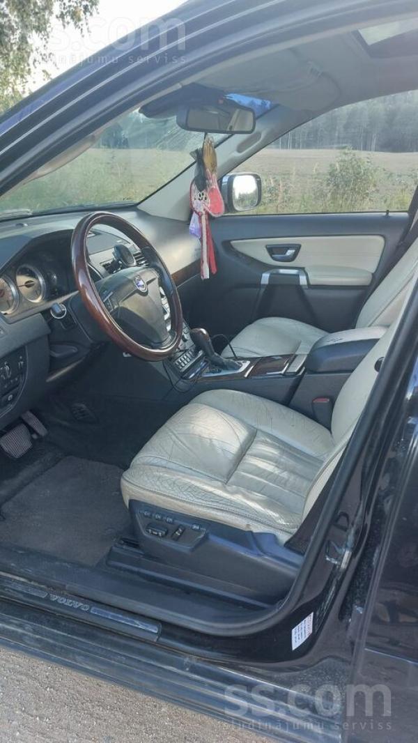 Melns Volvo XC90 2007 Valmiera, ar dzinēja tilpumu 2.40 L un nobraukumu 341 tūkst. km par 4650 €, foto 4 vietnē AUTOMOTO.COM.LV