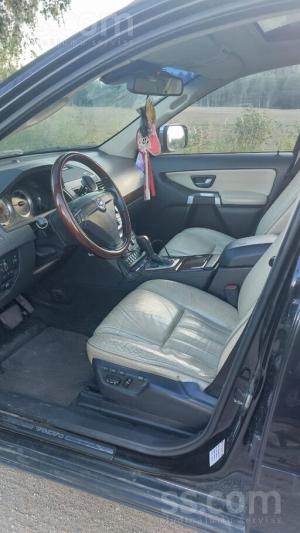 Melns Volvo XC90 2007 Valmiera, ar dzinēja tilpumu 2.40 L un nobraukumu 341 tūkst. km par 4650 €, foto 4 vietnē AUTOMOTO.COM.LV