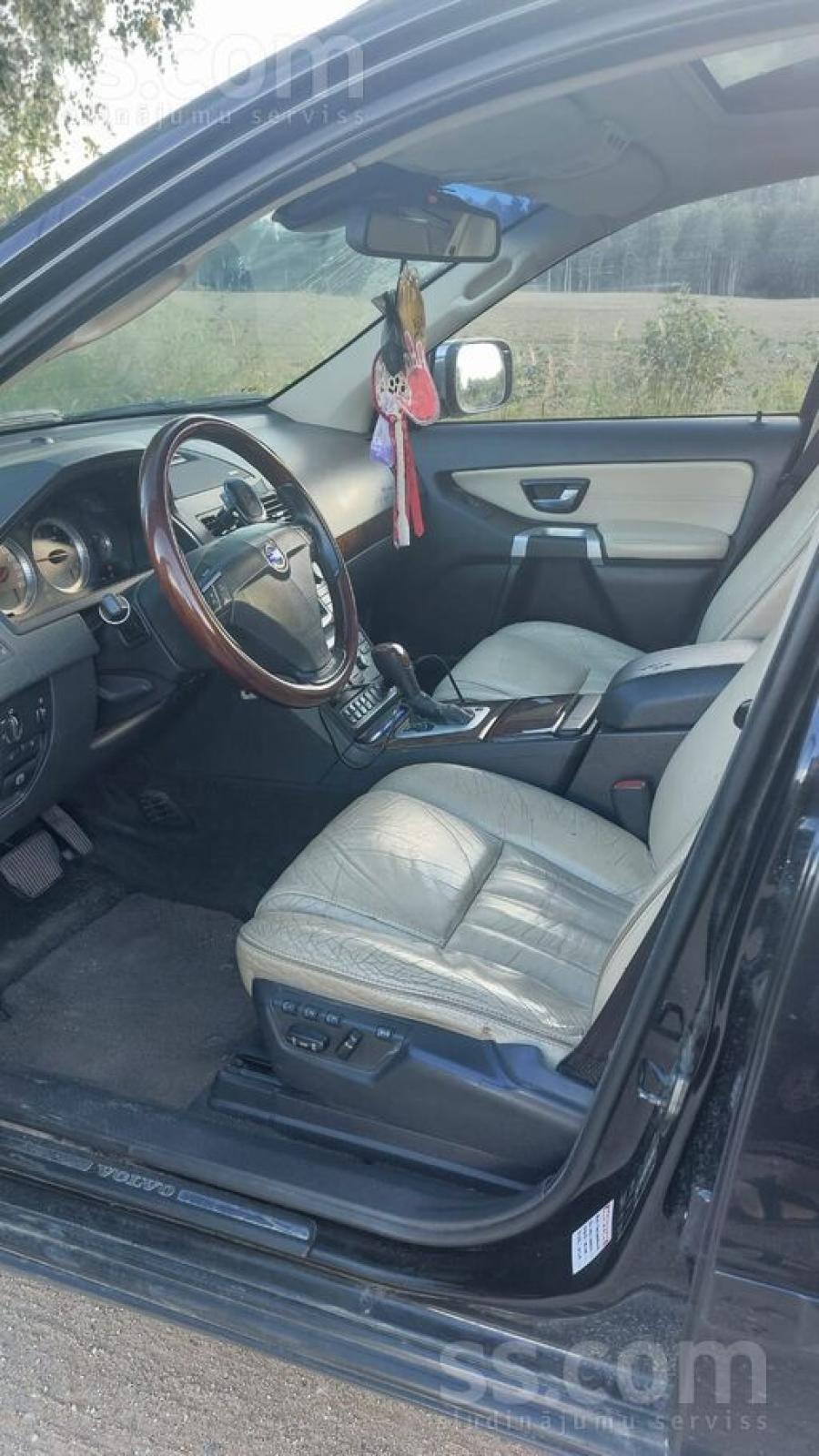 Melns Volvo XC90 2007 Valmiera, ar dzinēja tilpumu 2.40 L un nobraukumu 341 tūkst. km par 4650 €, foto 4 vietnē AUTOMOTO.COM.LV