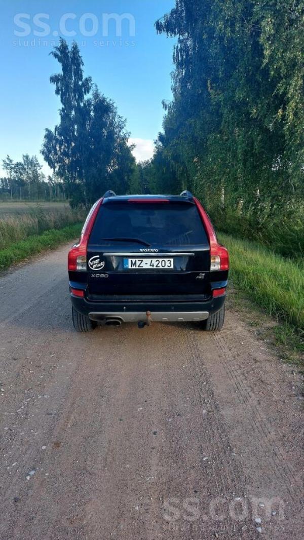Melns Volvo XC90 2007 Valmiera, ar dzinēja tilpumu 2.40 L un nobraukumu 341 tūkst. km par 4650 €, foto 7 vietnē AUTOMOTO.COM.LV