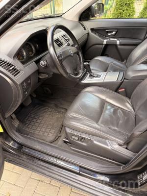 Black Volvo XC90 2007 in Riga, with an engine capacity of 2.40 L and mileage of 293 thousand km for 4500 €, photo 7 on AUTOMOTO.COM.LV