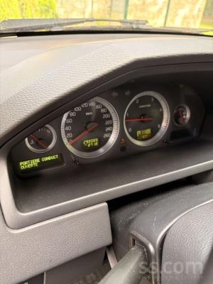 Black Volvo XC90 2007 in Riga, with an engine capacity of 2.40 L and mileage of 293 thousand km for 4500 €, photo 8 on AUTOMOTO.COM.LV
