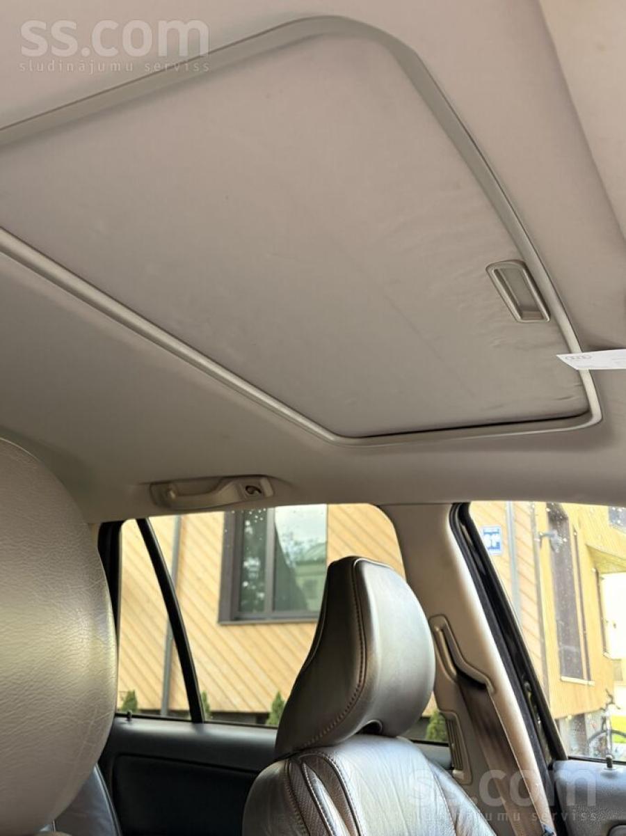Black Volvo XC90 2007 in Riga, with an engine capacity of 2.40 L and mileage of 293 thousand km for 4500 €, photo 11 on AUTOMOTO.COM.LV