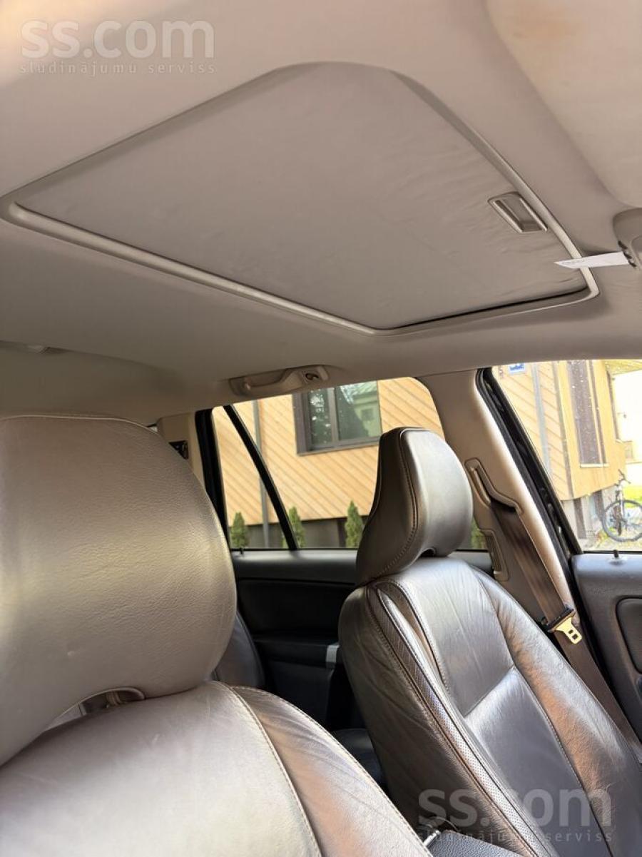 Black Volvo XC90 2007 in Riga, with an engine capacity of 2.40 L and mileage of 293 thousand km for 4500 €, photo 14 on AUTOMOTO.COM.LV