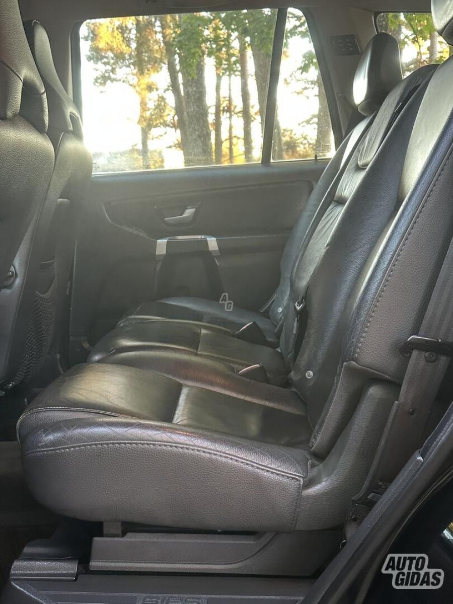 Black Volvo XC90 2007 in Vilnius, with an engine capacity of 2.40 L and mileage of 275 thousand km for 5750 €, photo 12 on AUTOMOTO.COM.LV