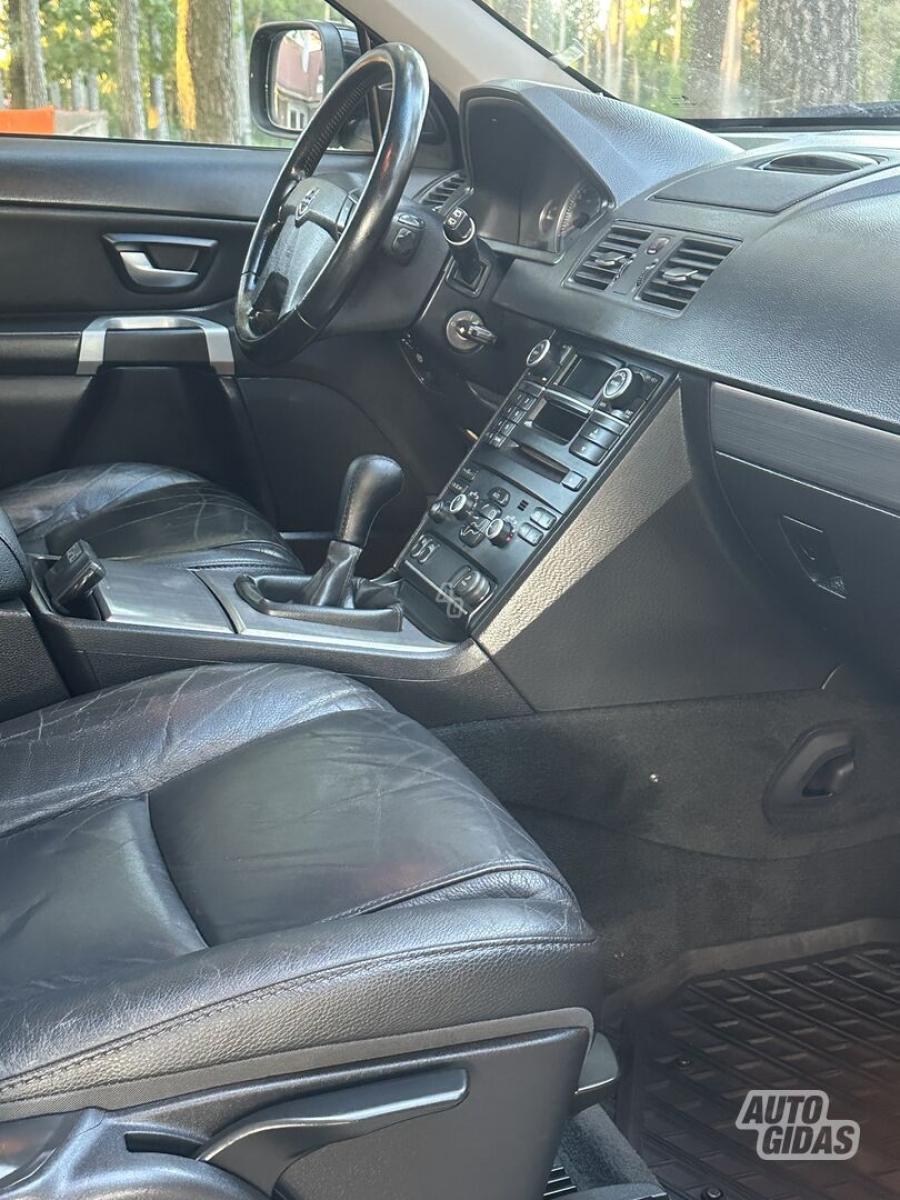Black Volvo XC90 2007 in Vilnius, with an engine capacity of 2.40 L and mileage of 275 thousand km for 5750 €, photo 13 on AUTOMOTO.COM.LV
