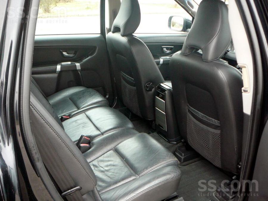 Black Volvo XC90 2008 in Cesis, with an engine capacity of 2.40 L and mileage of 0 thousand km for 8300 €, photo 11 on AUTOMOTO.COM.LV
