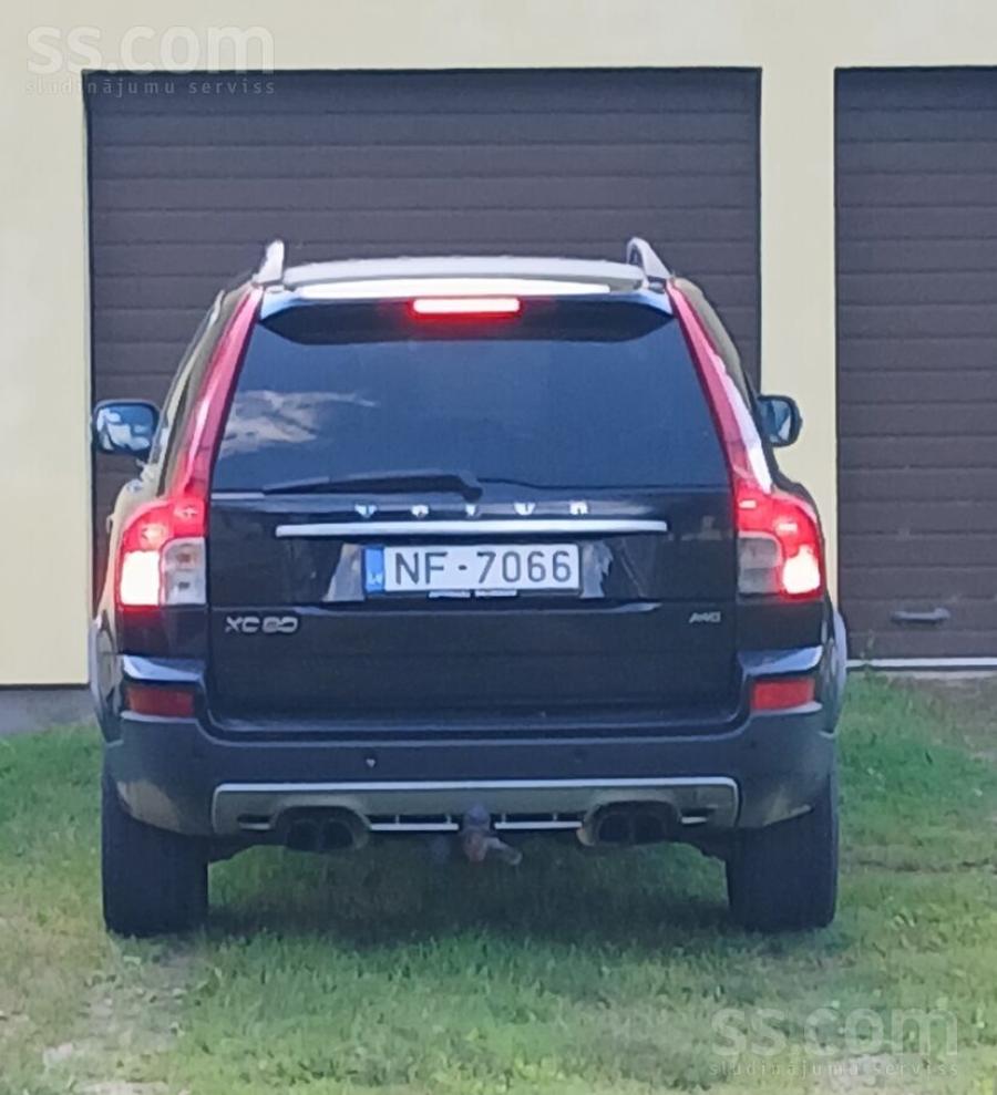 Melns Volvo XC90 2008 Daugavpils, ar dzinēja tilpumu 2.40 L un nobraukumu 354 tūkst. km par 5000 €, foto 6 vietnē AUTOMOTO.COM.LV