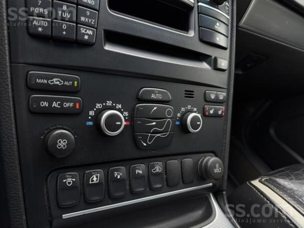 Black Volvo XC90 2008 in Riga, with an engine capacity of 2.40 L and mileage of 0 thousand km for 5490 €, photo 11 on AUTOMOTO.COM.LV