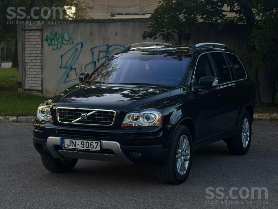Black Volvo XC90 2008 in Riga, with an engine capacity of 2.40 L and mileage of 361 thousand km for 8800 €, photo 2 on AUTOMOTO.COM.LV